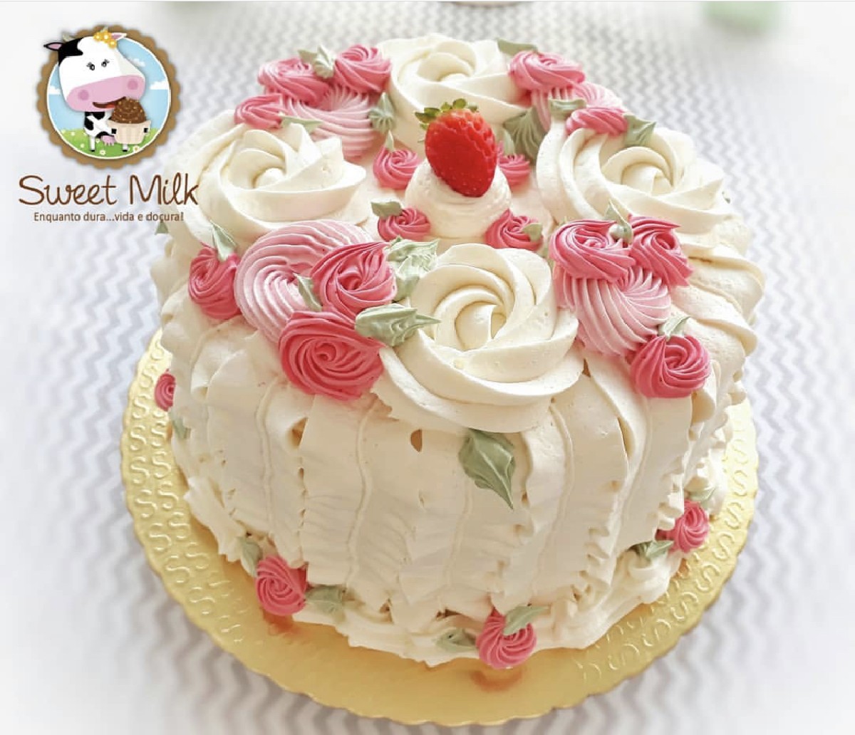 Bolo Gourmet Confeitado - Sweet Milk